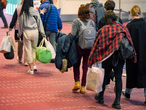 Japan Welcomes 20 More Ukrainian Evacuees | Engoo Daily News