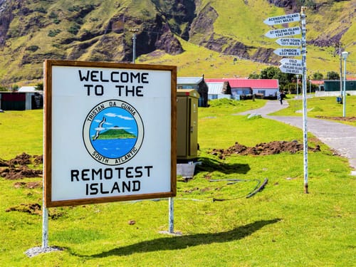 The World's Most Remote Inhabited Island | Engoo 每日新聞