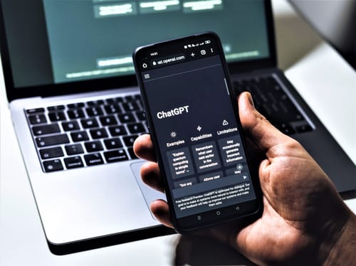 Microsoft Invests Billions in ChatGPT-maker OpenAI | Engoo 每日新聞