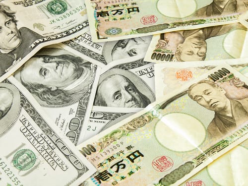 Yen Falls to 24-Year Low Against US Dollar | Engoo Daily News