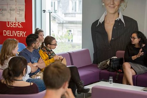 ‘Girls Who Code’ Opens Door for Women in Tech Jobs | Engoo Daily News