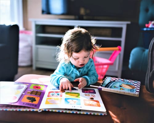 Study: Daily Reading Helps Infants' Language Skills | Engoo Daily News