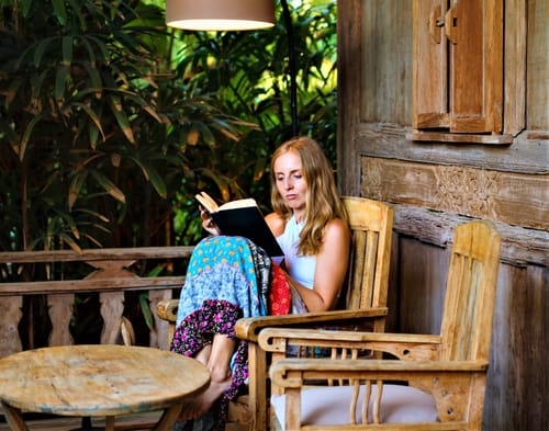 Study Says Reading Fiction Helps Us Understand Others | Engoo 每日新聞