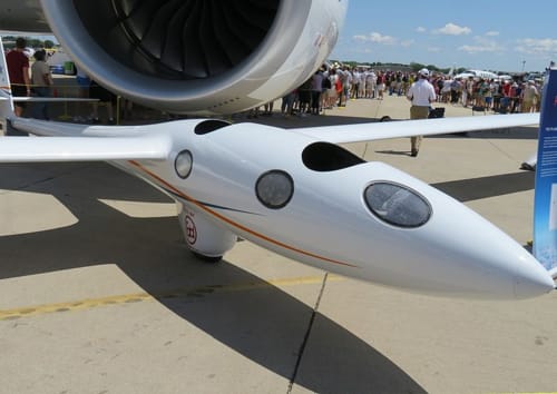 Powerless Aircraft Sets Altitude Record | Engoo Daily News