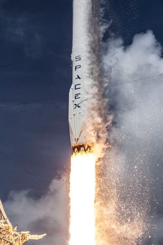 SpaceX Rocket Explodes After Florida Liftoff | DMM英会話 デイリーニュース