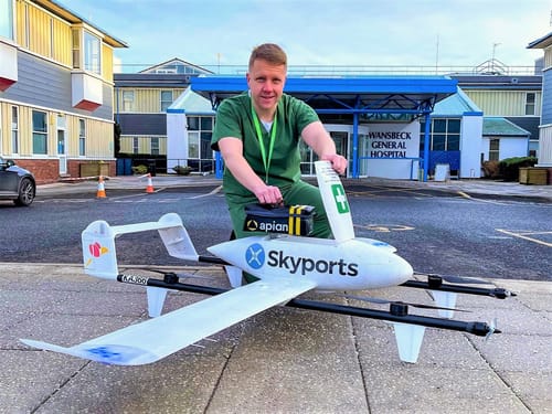 Drones Carry Cancer Medicine over Northern England | Engoo 每日新聞