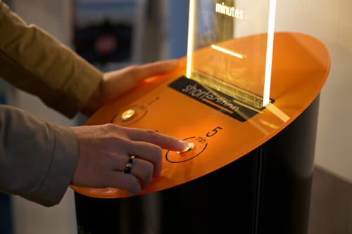 London Commuters to Enjoy Free Short Story Vending Machines | Engoo 每日新聞