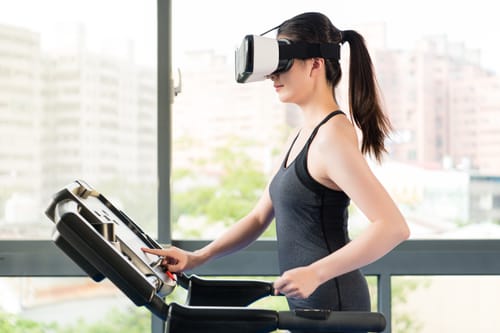 New Treadmill Uses Virtual Reality to Encourage Fitness | Engoo Daily News